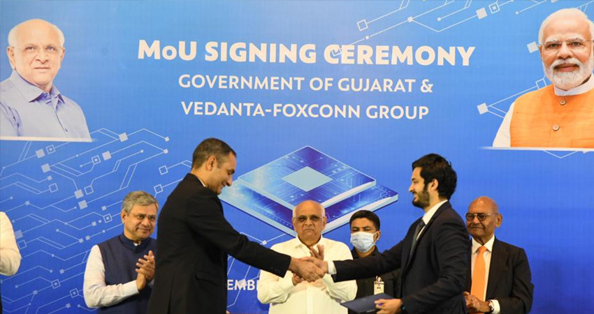 भारत में वेदांता के साथ सेमीकंडक्टर के संयुक्त उद्यम से हटी फॉक्सकॉन - foxconn pulls out of ...